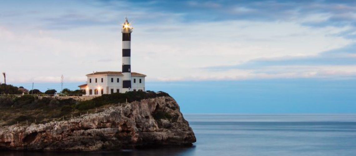 Descubre los Faros Más Hermosos de Mallorca en Moto